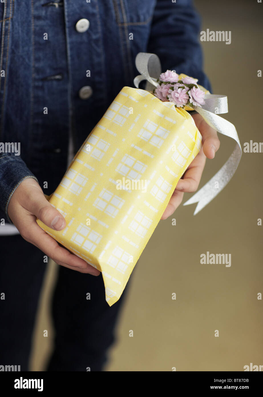 Close up of hands holding a gift Stock Photo - Alamy