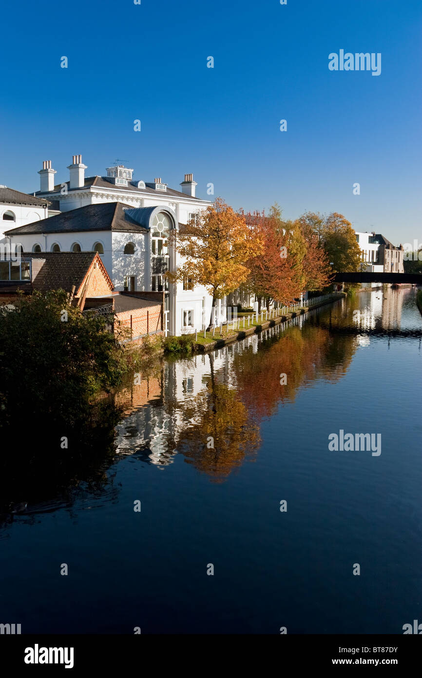 "Kensal House" (formerly Virgin Records) and the Grand Union Canal ...