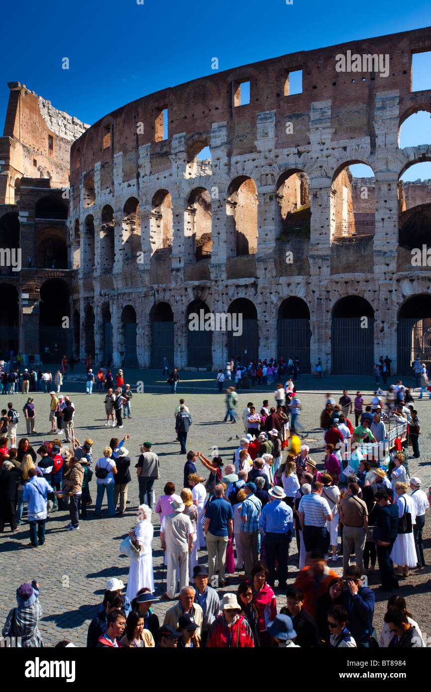 Roman amphitheatre crowd hi-res stock photography and images - Alamy