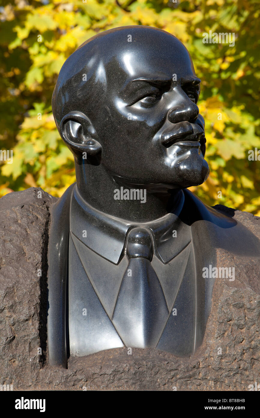 Statue of the Russian communist politician Vladimir Lenin at the Fallen ...