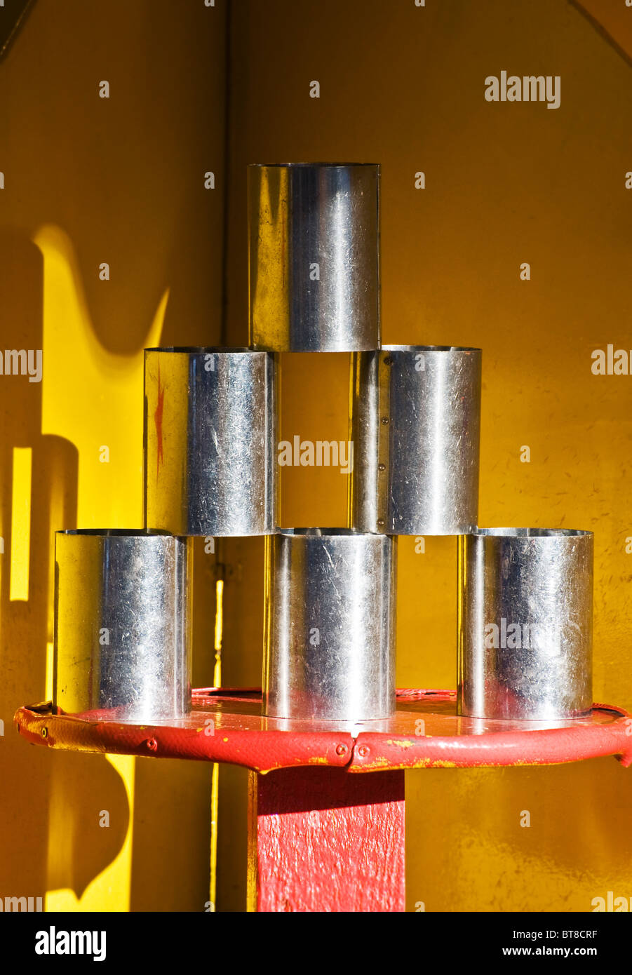 Game tin cans hi-res stock photography and images - Alamy