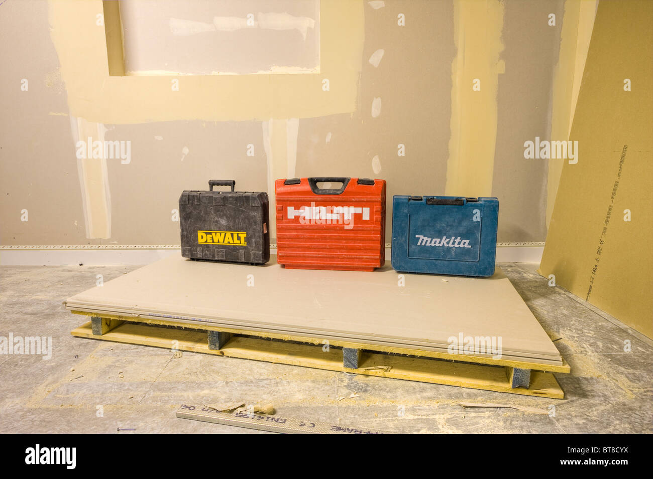 carry cases for construction tools by dewalt, hilti and makita Stock ...