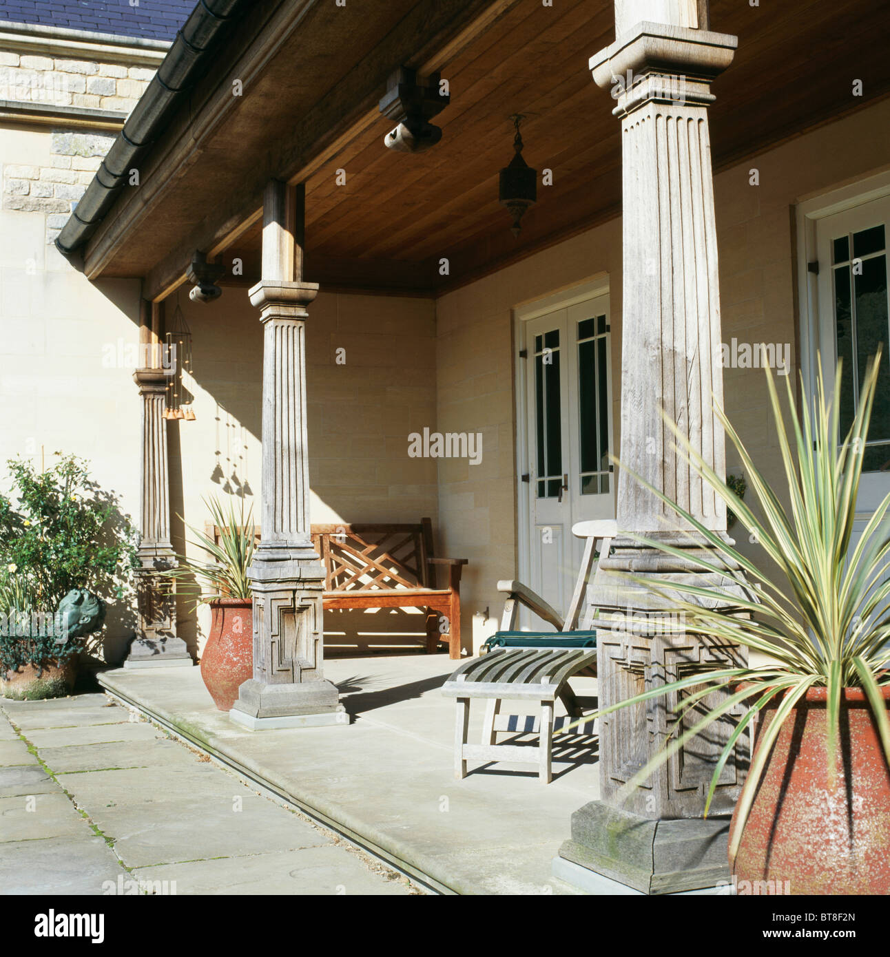 Verandas and columns hi-res stock photography and images - Alamy