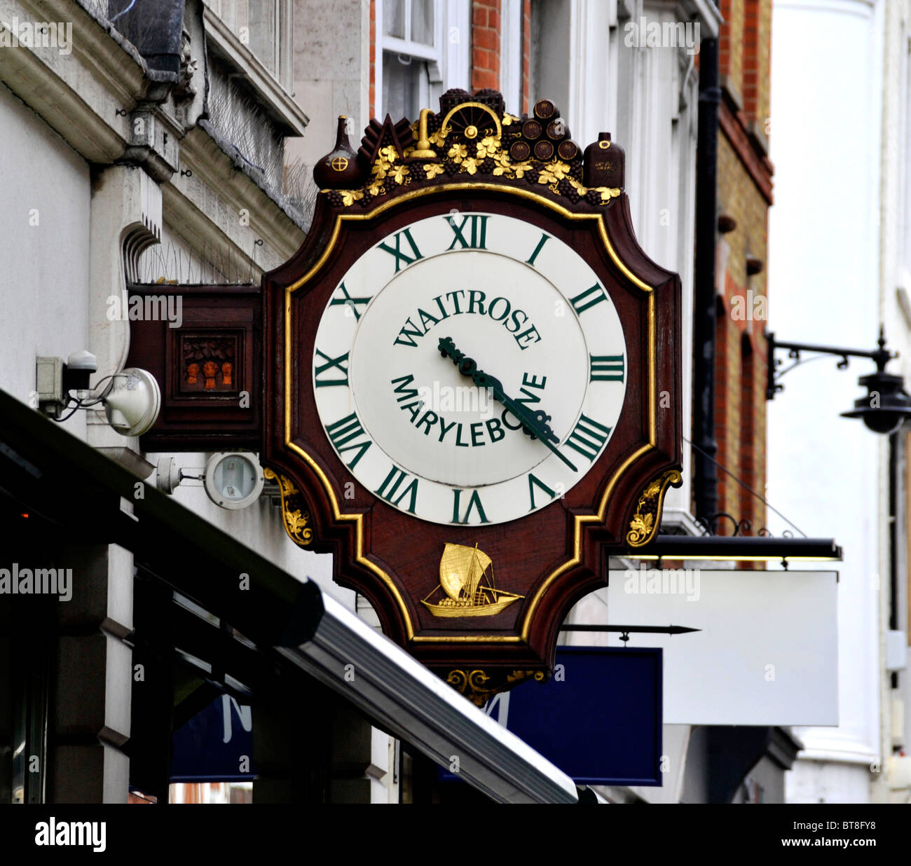 Waitrose logo hi-res stock photography and images - Alamy