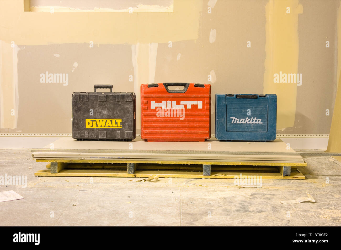 carry cases for construction tools by dewalt, hilti and makita Stock ...
