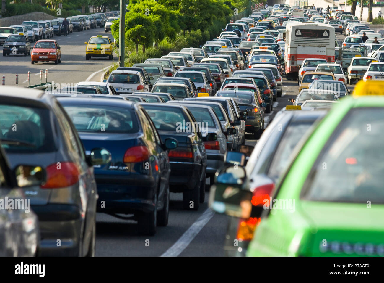 Tehran street busy hi-res stock photography and images - Alamy