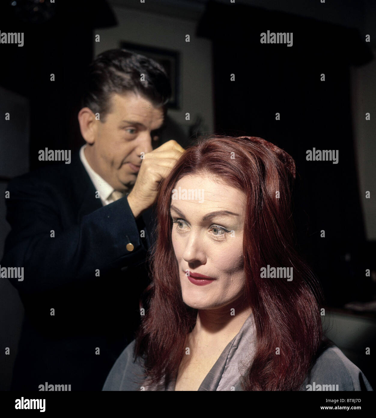 Joan sutherland opera singer 1960 hi-res stock photography and images ...