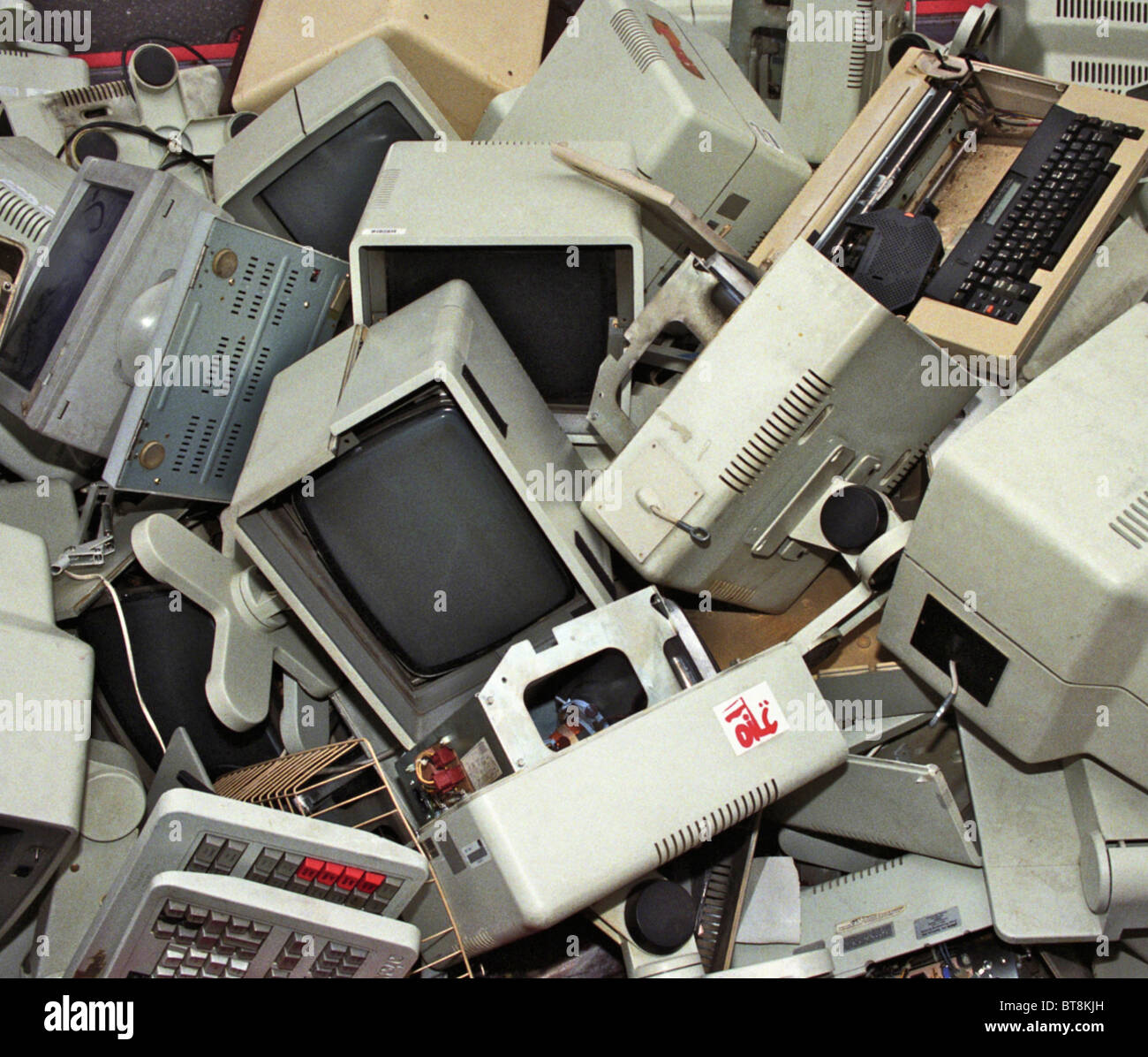Dumped computer equipment hi-res stock photography and images - Alamy