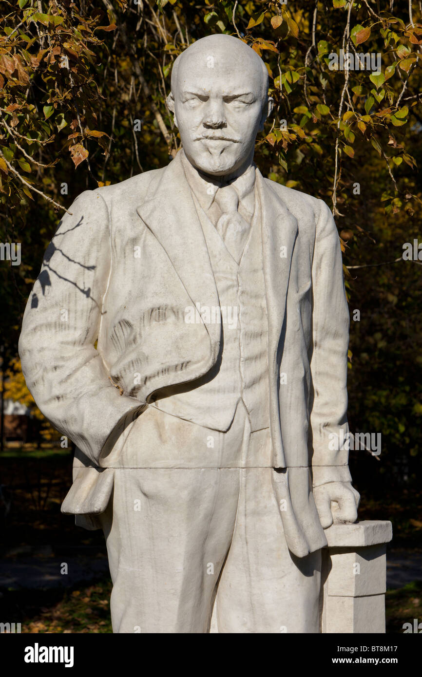 Statue of the Russian communist politician Vladimir Lenin at the Fallen ...