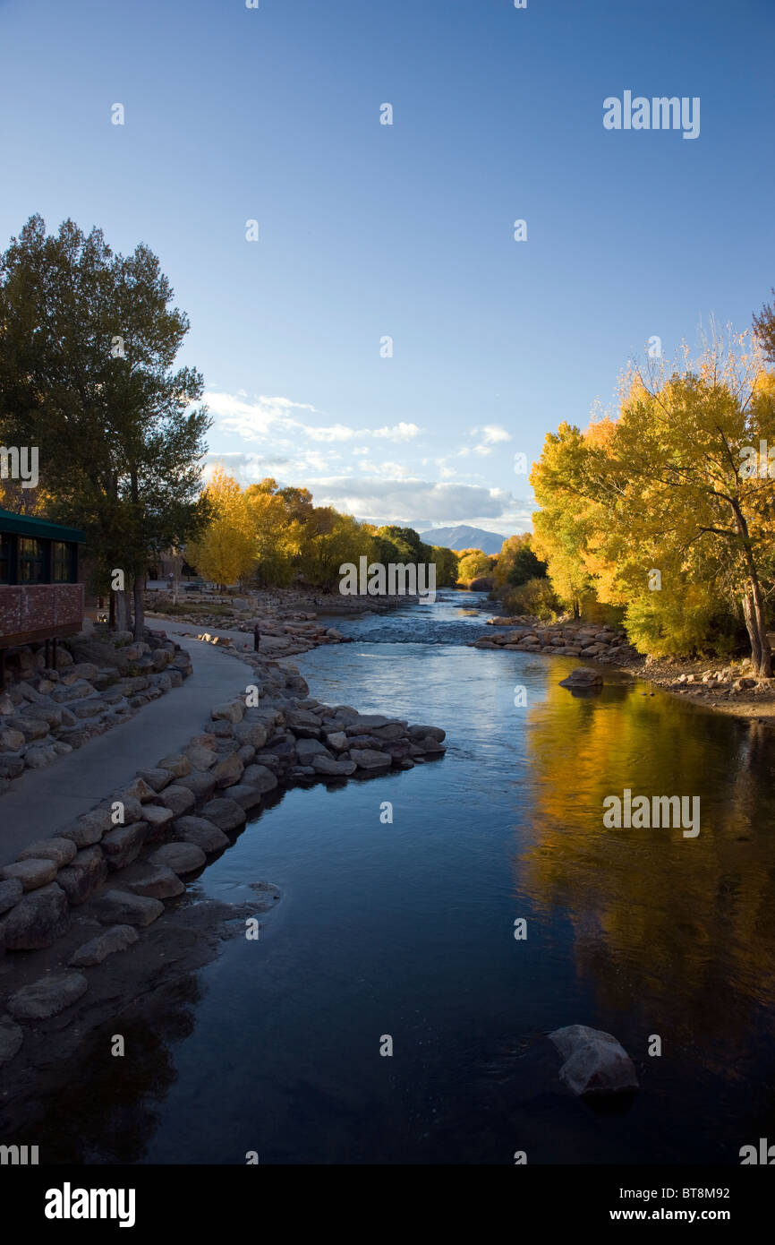 Fall river scene hi-res stock photography and images - Alamy