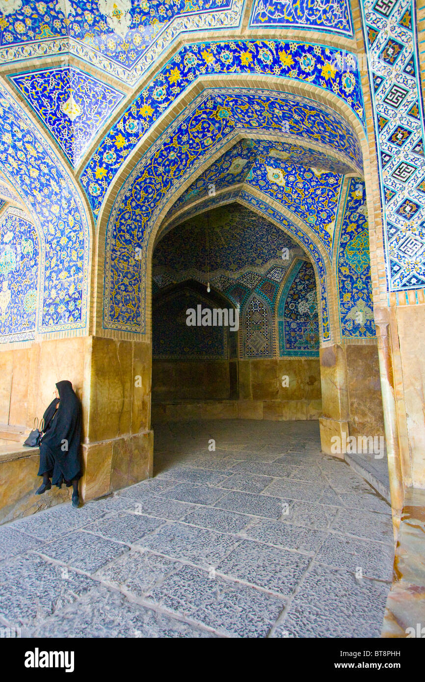 Iran isfahan woman chador hi-res stock photography and images - Alamy