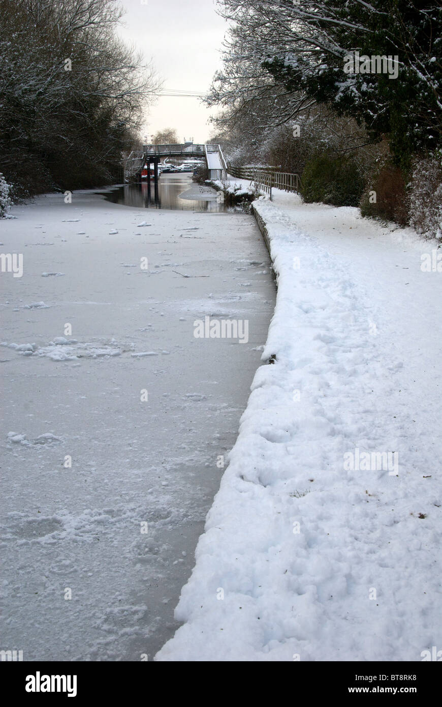Kennet and Avon Canal Newbury Berkshire UK Greenham Lock Snow 2010 Ice ...
