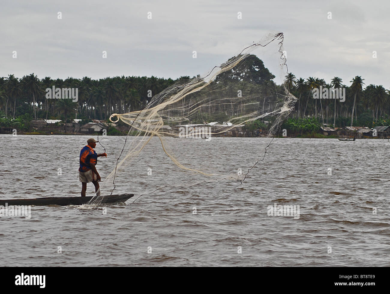 African fisherman throw net hi-res stock photography and images - Alamy