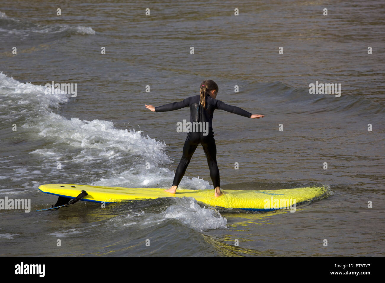 Learning to surf uk hi-res stock photography and images - Alamy