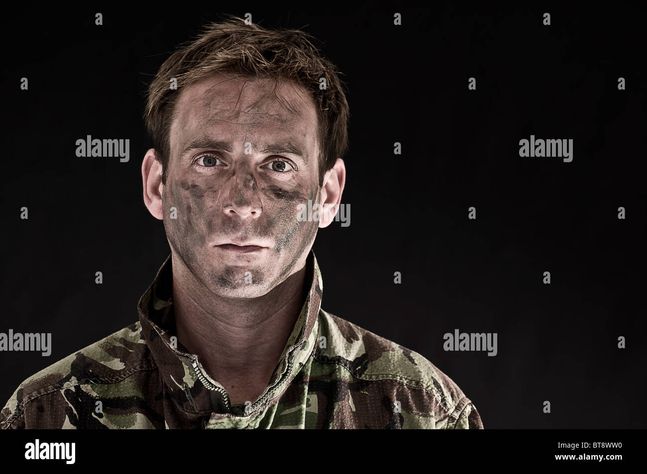 Camouflage soldier face hi-res stock photography and images - Alamy