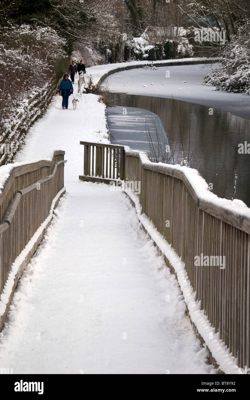Kennet and Avon Canal Newbury Berkshire UK Greenham Lock Snow 2010 Ice ...