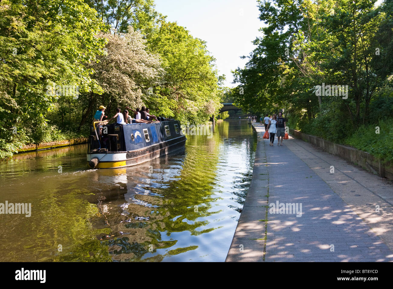 Towpath on the Regent's Canal, London in May 2010 Stock Photo - Alamy