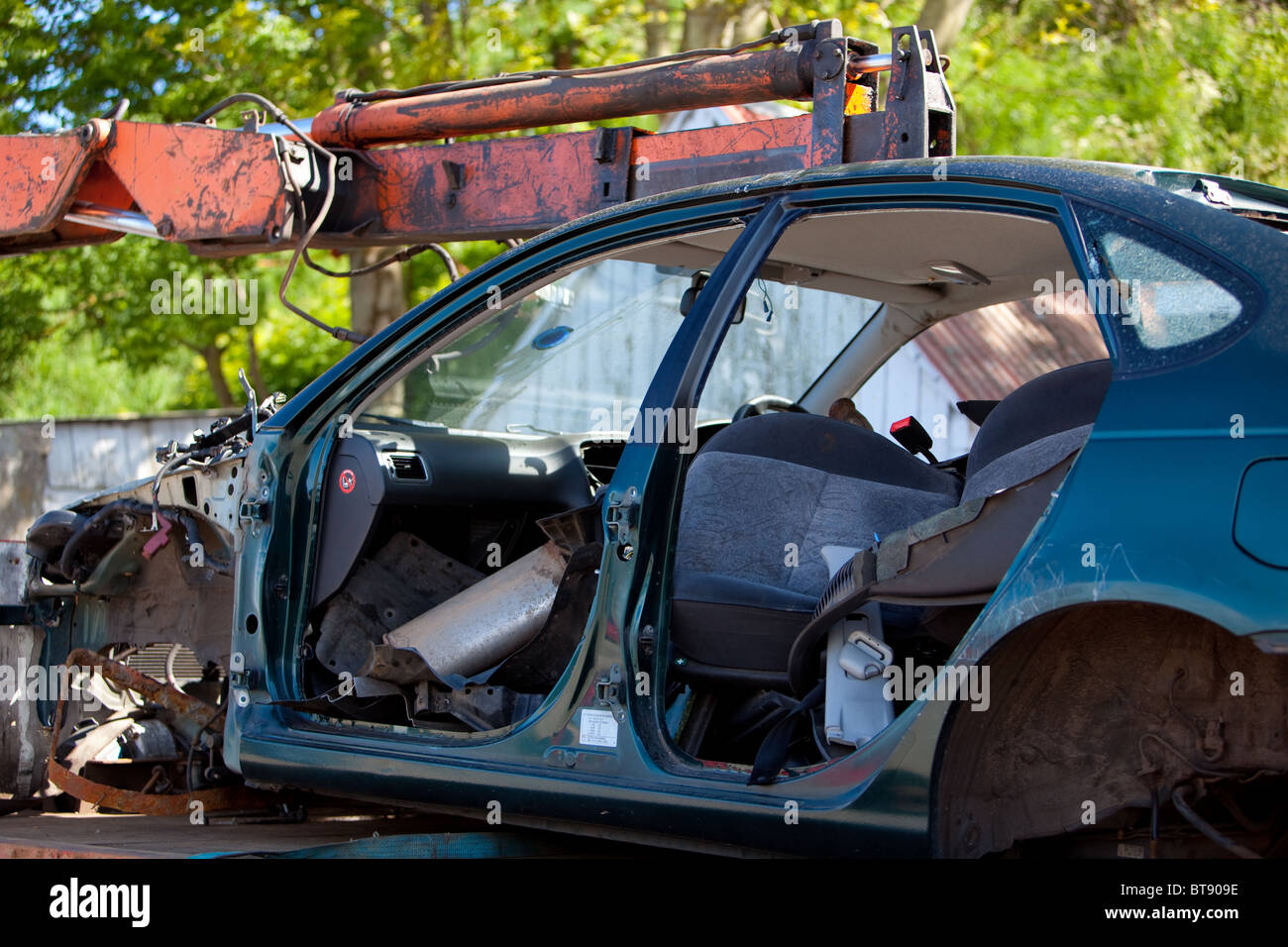 Car scrap yard uk hi-res stock photography and images - Alamy