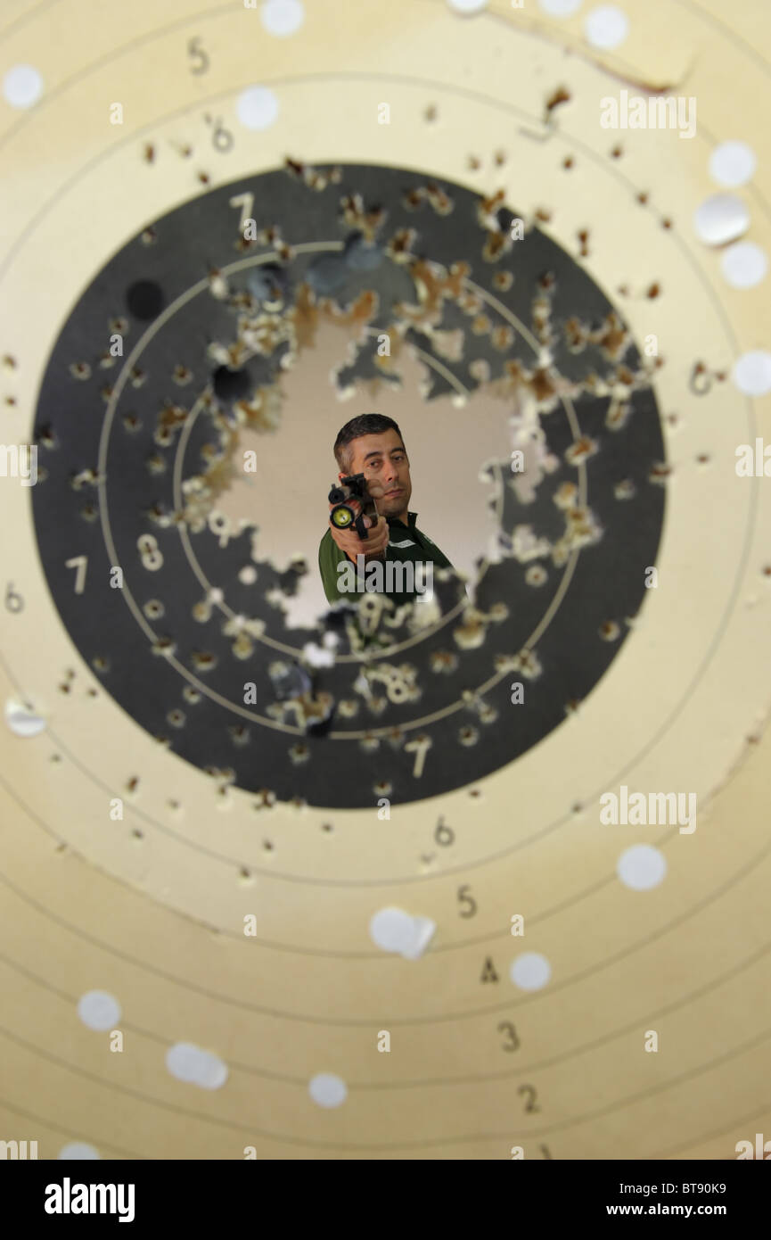 Pistol shooting target hi-res stock photography and images - Alamy