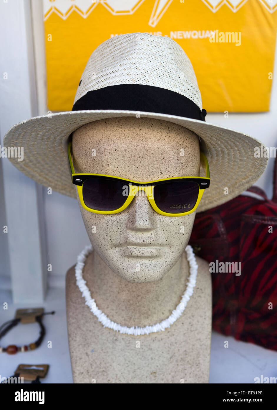 Sunglasses display window hi-res stock photography and images - Alamy