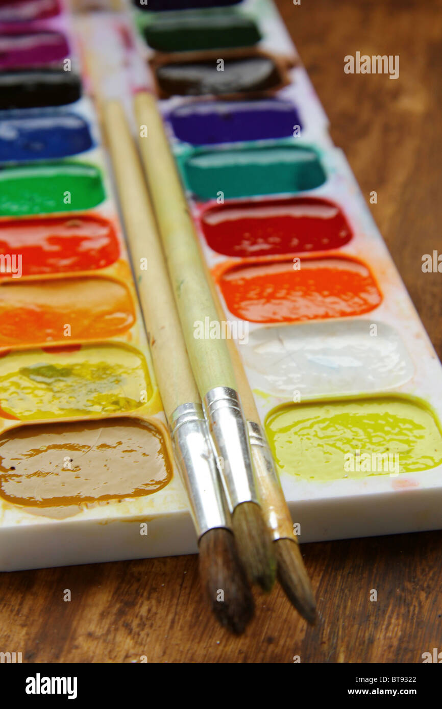 Watercolor paints in box hi-res stock photography and images - Alamy