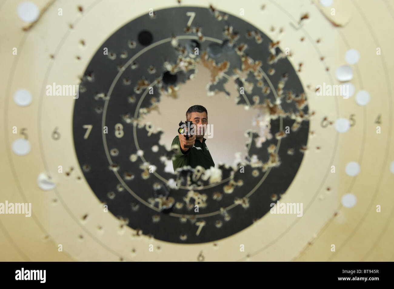 Arab man gun hi-res stock photography and images - Alamy