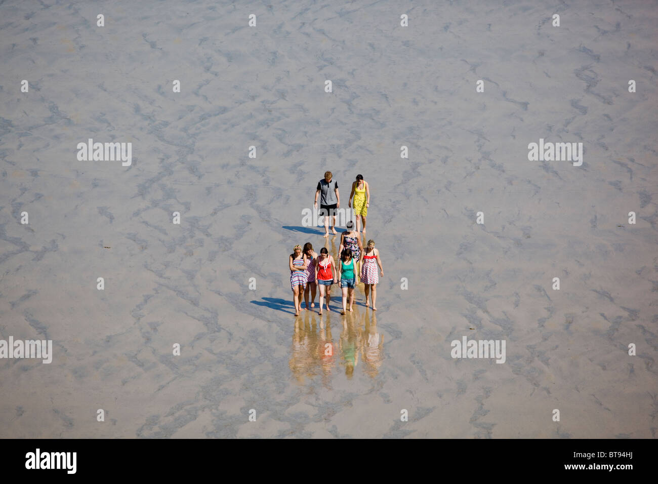 Teens walking beach hi-res stock photography and images - Alamy