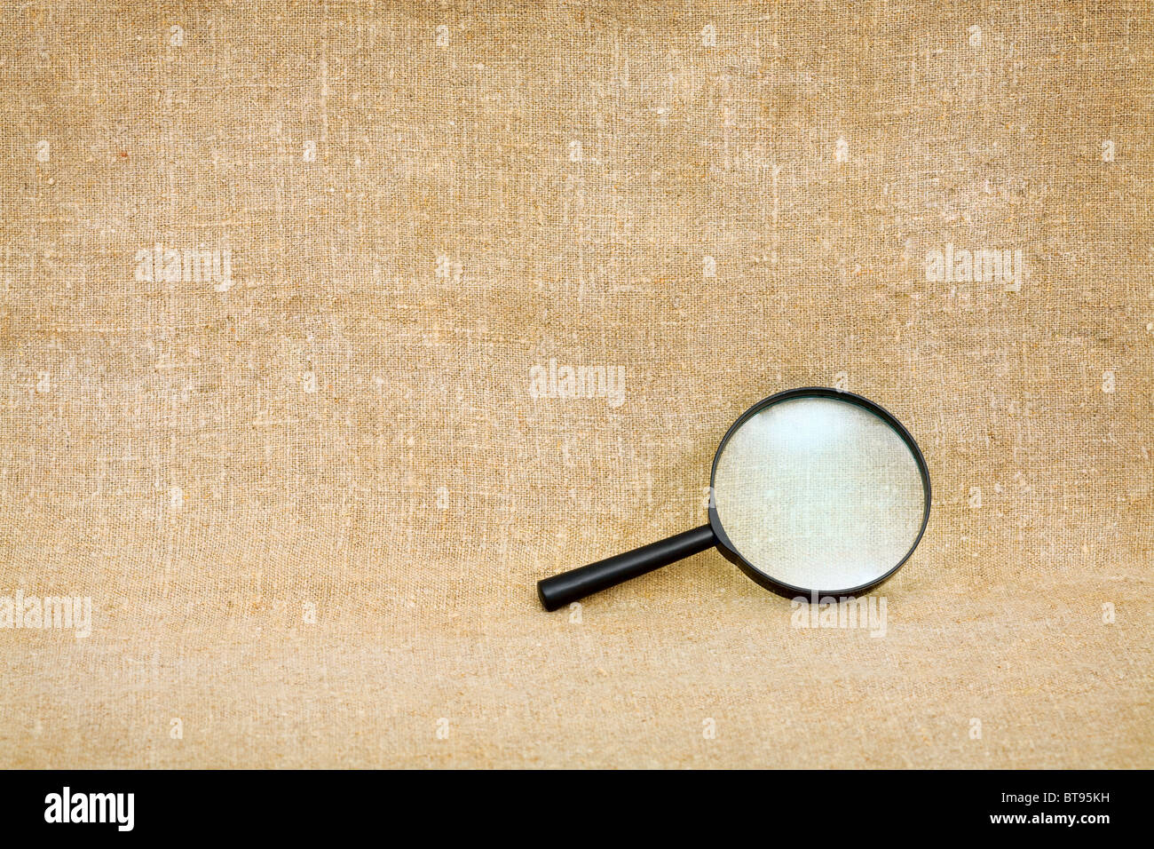 Photo magnifier hi-res stock photography and images - Alamy
