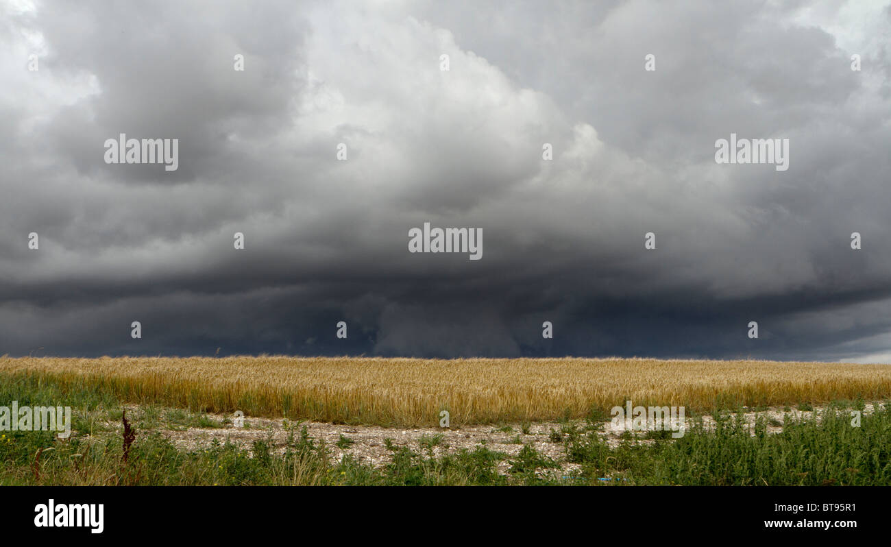 Approaching storm clouds hi-res stock photography and images - Alamy