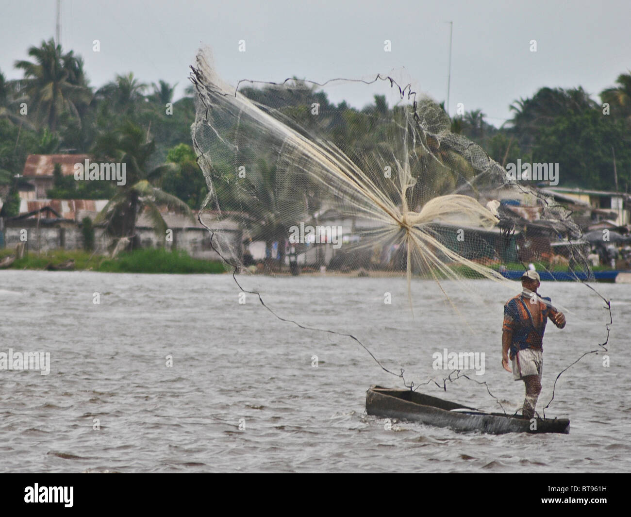 Fisherman throwing fish net hi-res stock photography and images - Alamy