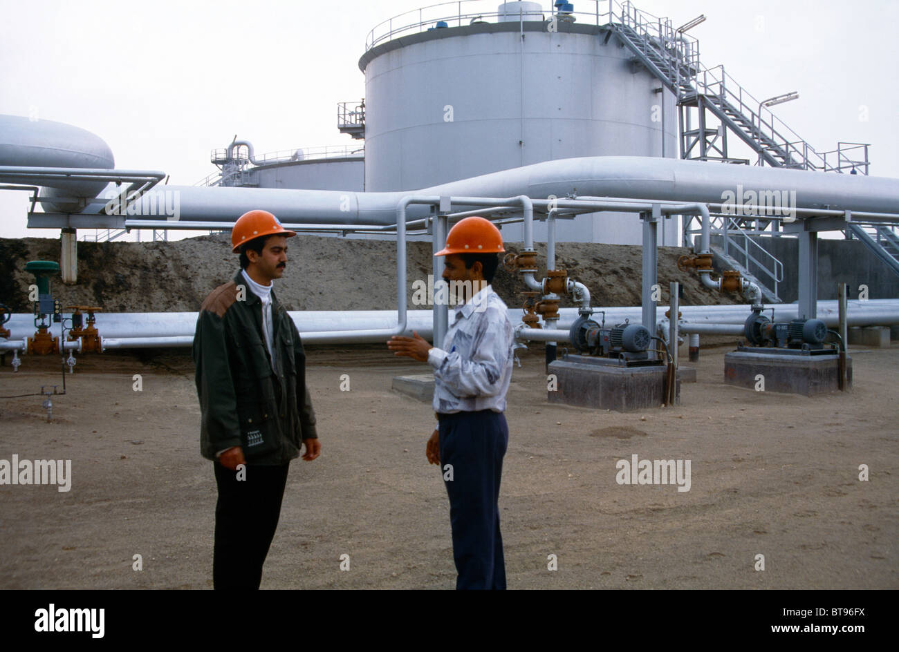 Kuwait Burgan Oil Field Men Talking Stock Photo - Alamy