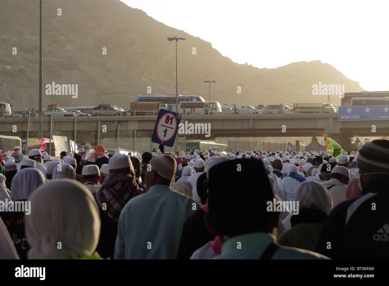 Pilgrims walking mina hi-res stock photography and images - Alamy