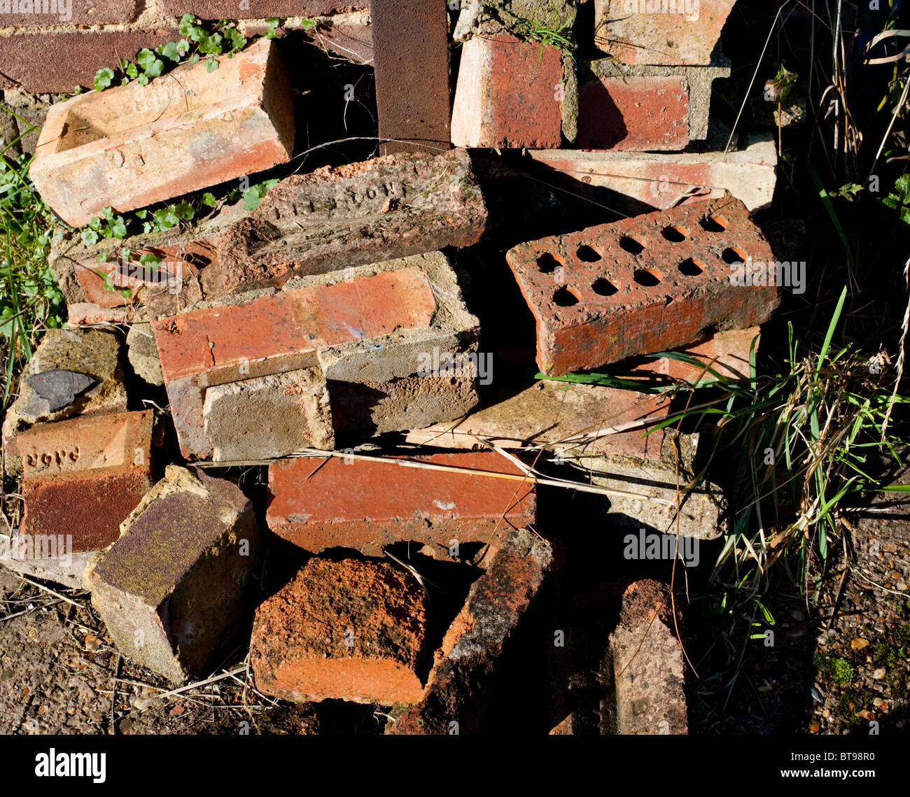 Used bricks hi-res stock photography and images - Alamy