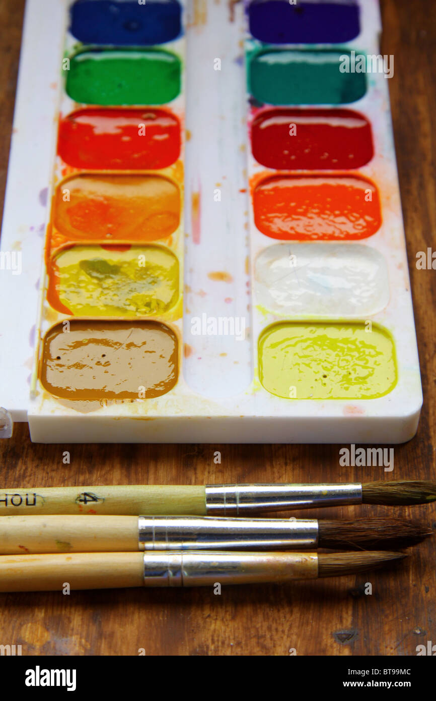 Watercolor paints in box hi-res stock photography and images - Alamy