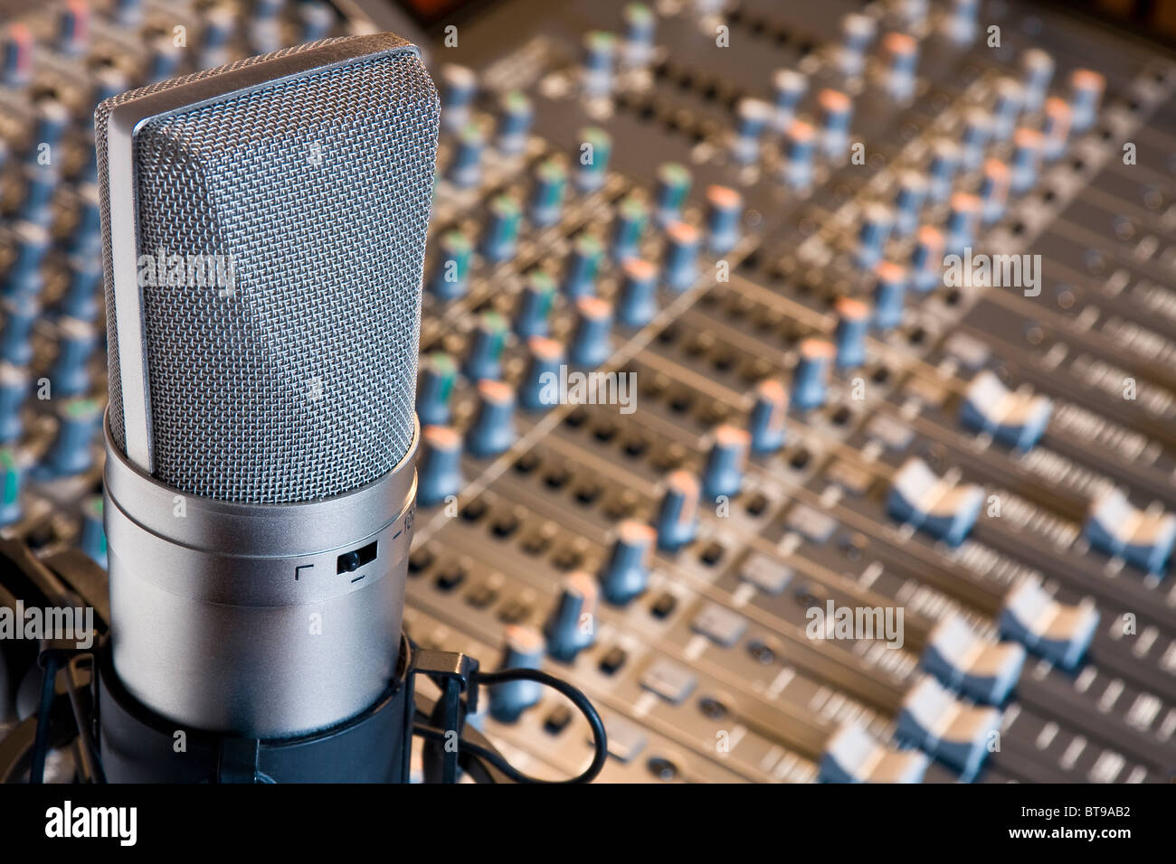 Broadcast studio hi-res stock photography and images - Alamy
