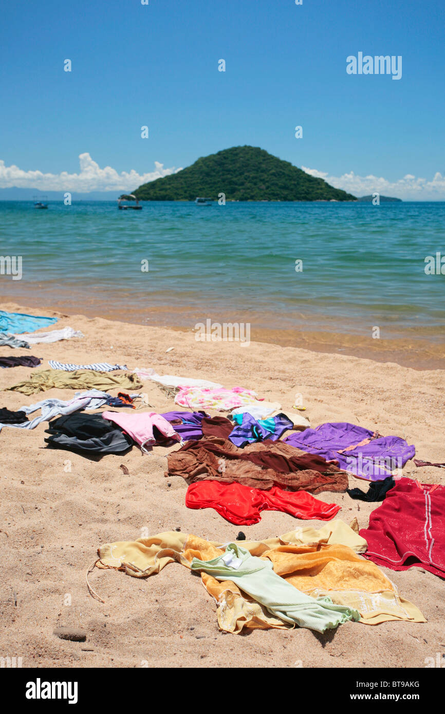 Washing clothes africa hi-res stock photography and images - Alamy