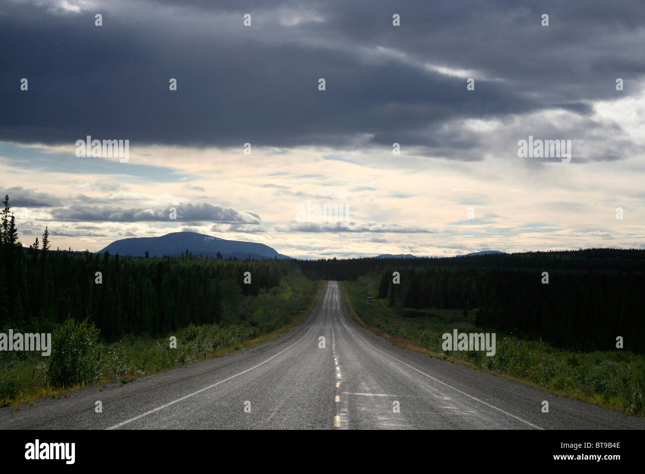 Alaska highway hi-res stock photography and images - Alamy