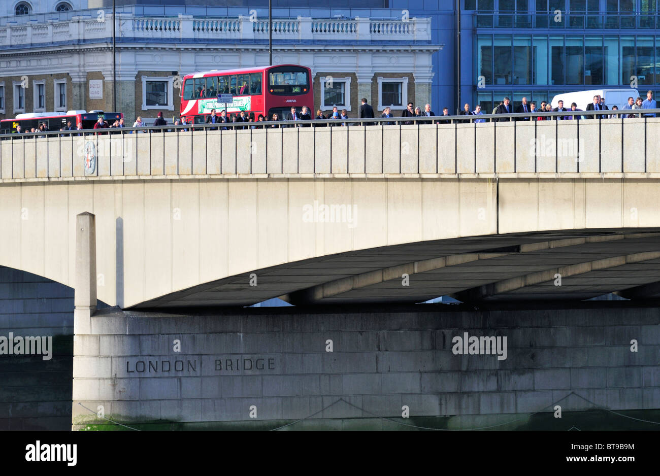 London early morning rush hour hi-res stock photography and images - Alamy