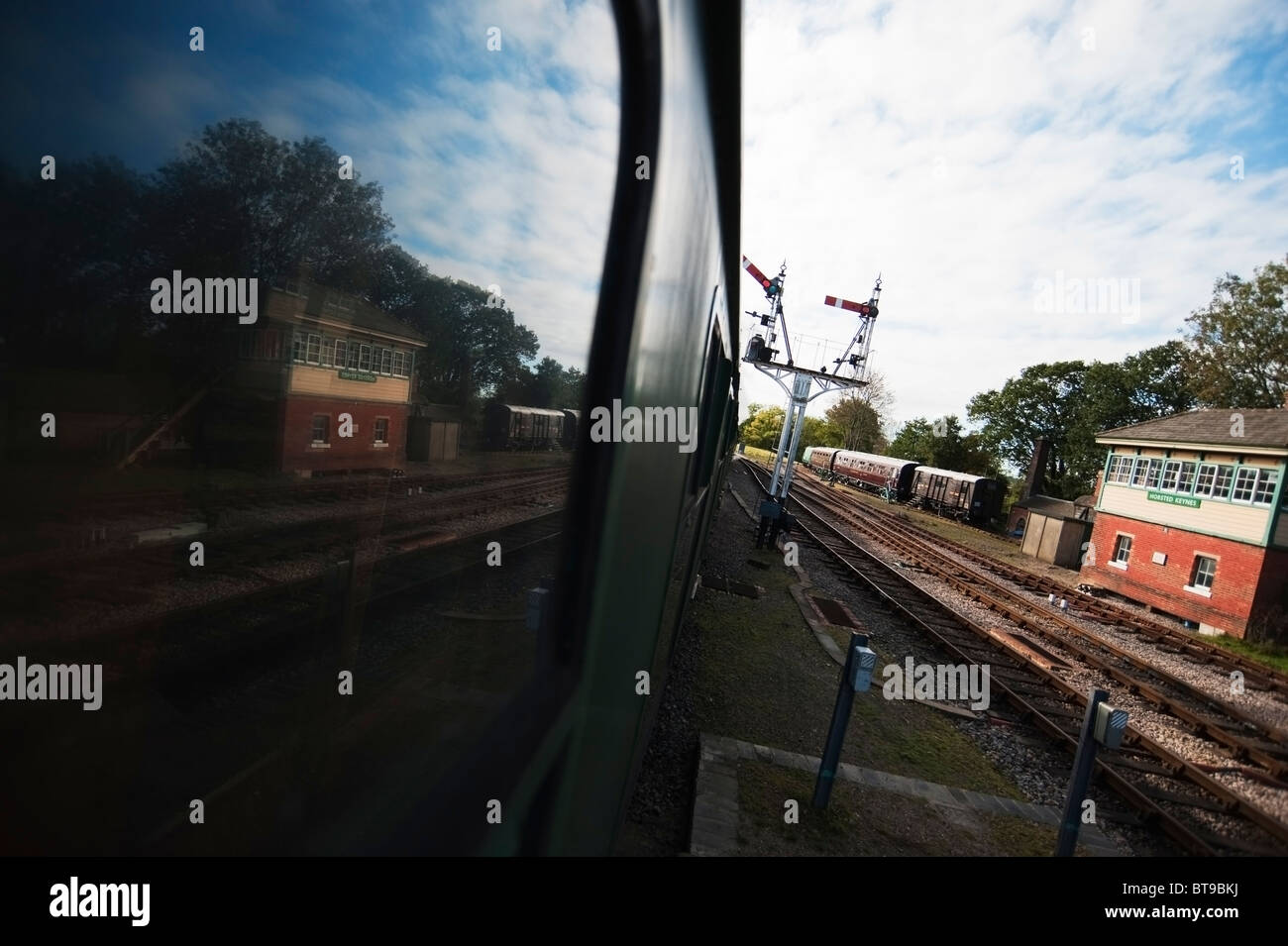 Signal box and semaphore signals hi-res stock photography and images ...