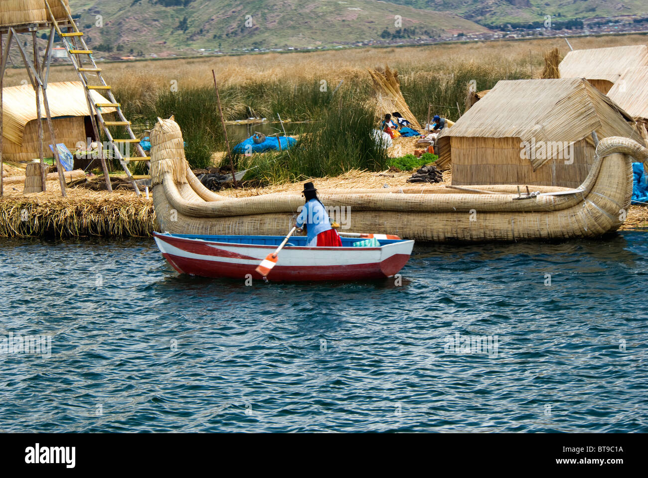 Peru, Puno, Lake Titicaca, Uros Islands, Islas Flotantes, woman rows ...