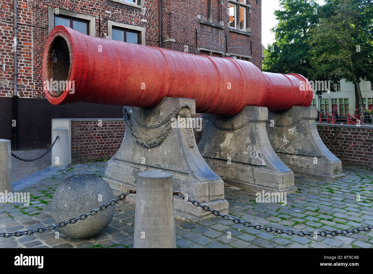 Red Cannon High Resolution Stock Photography and Images - Alamy