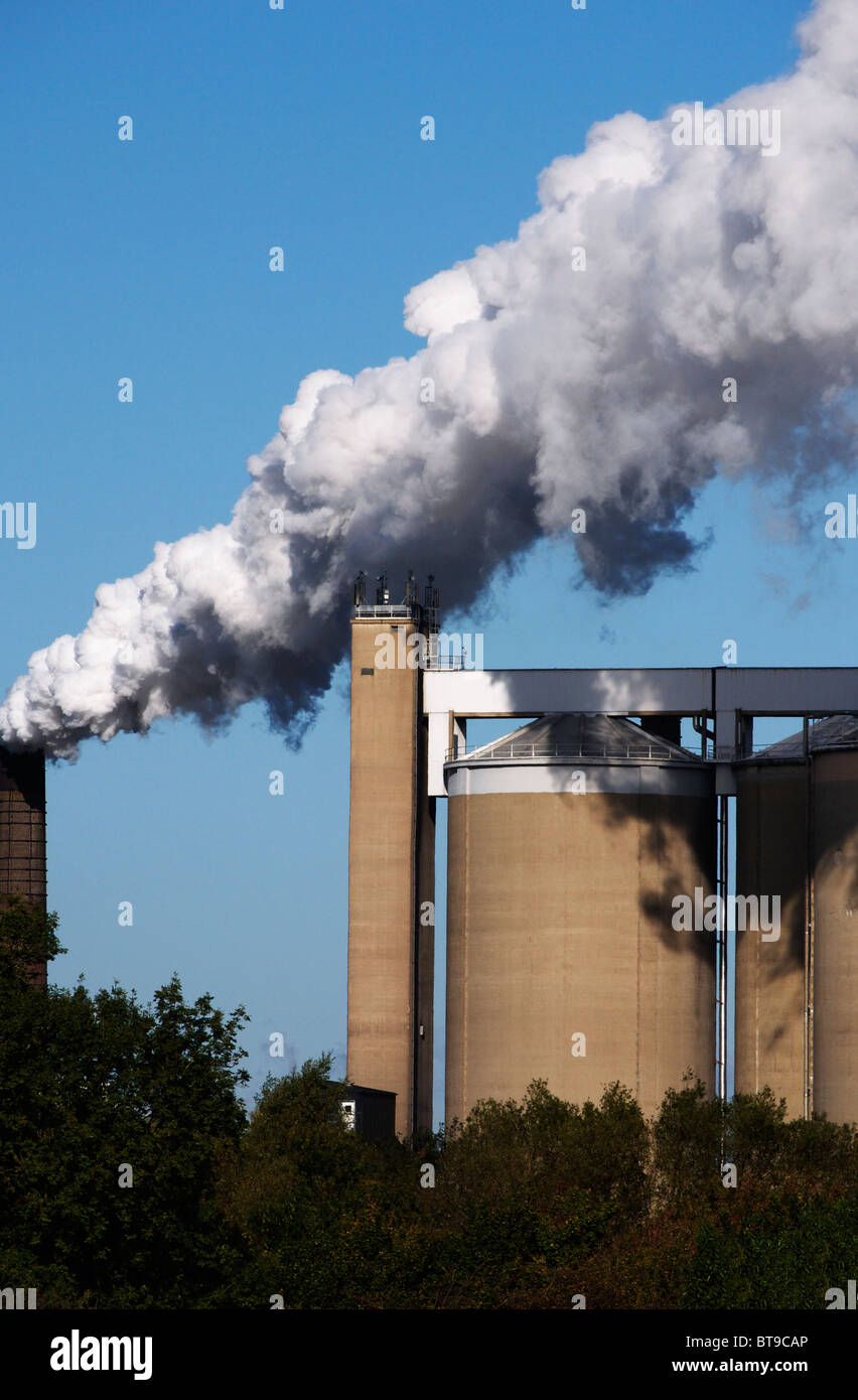 A plume of smoke from the sugar beet factory Stock Photo - Alamy
