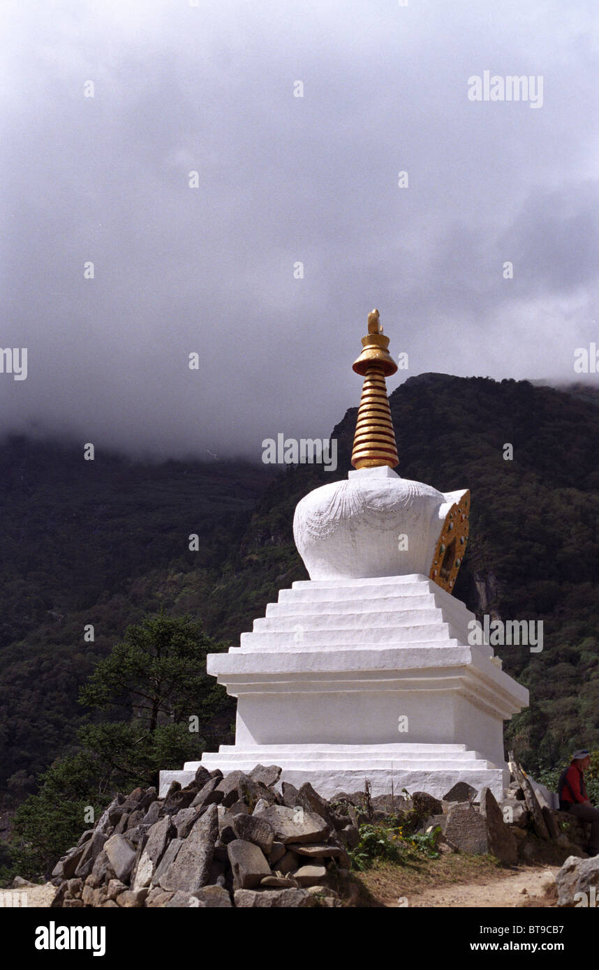 Chorten at Gongla, Namche Bazaar Stock Photo - Alamy