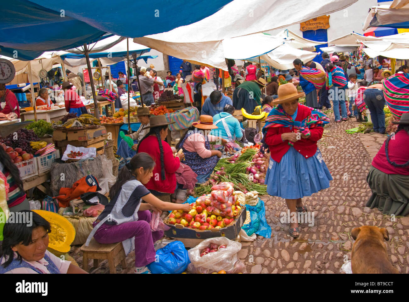 Market peru hi-res stock photography and images - Alamy