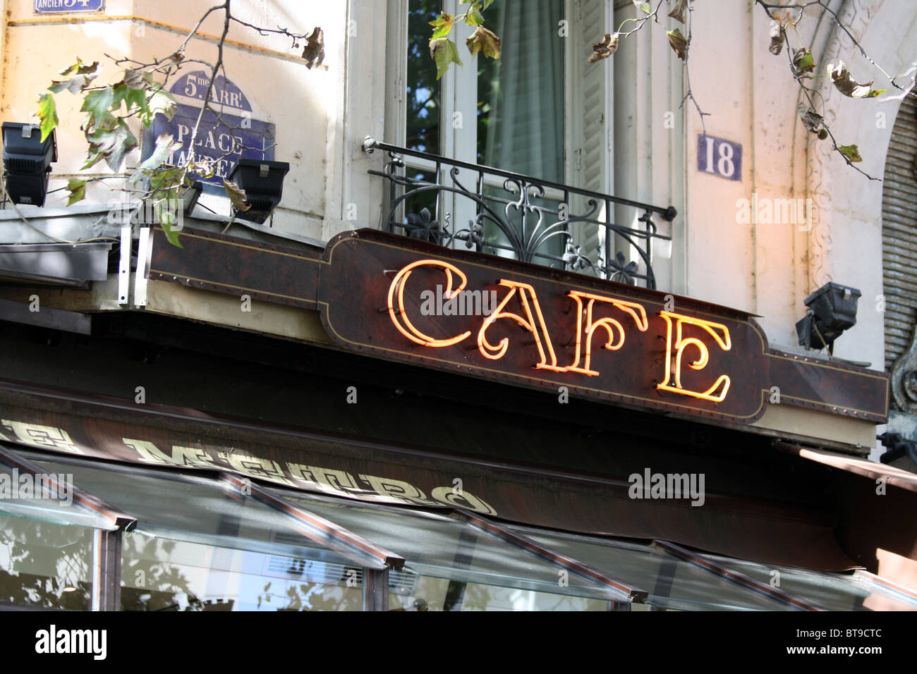 Cafe sign paris hi-res stock photography and images - Alamy