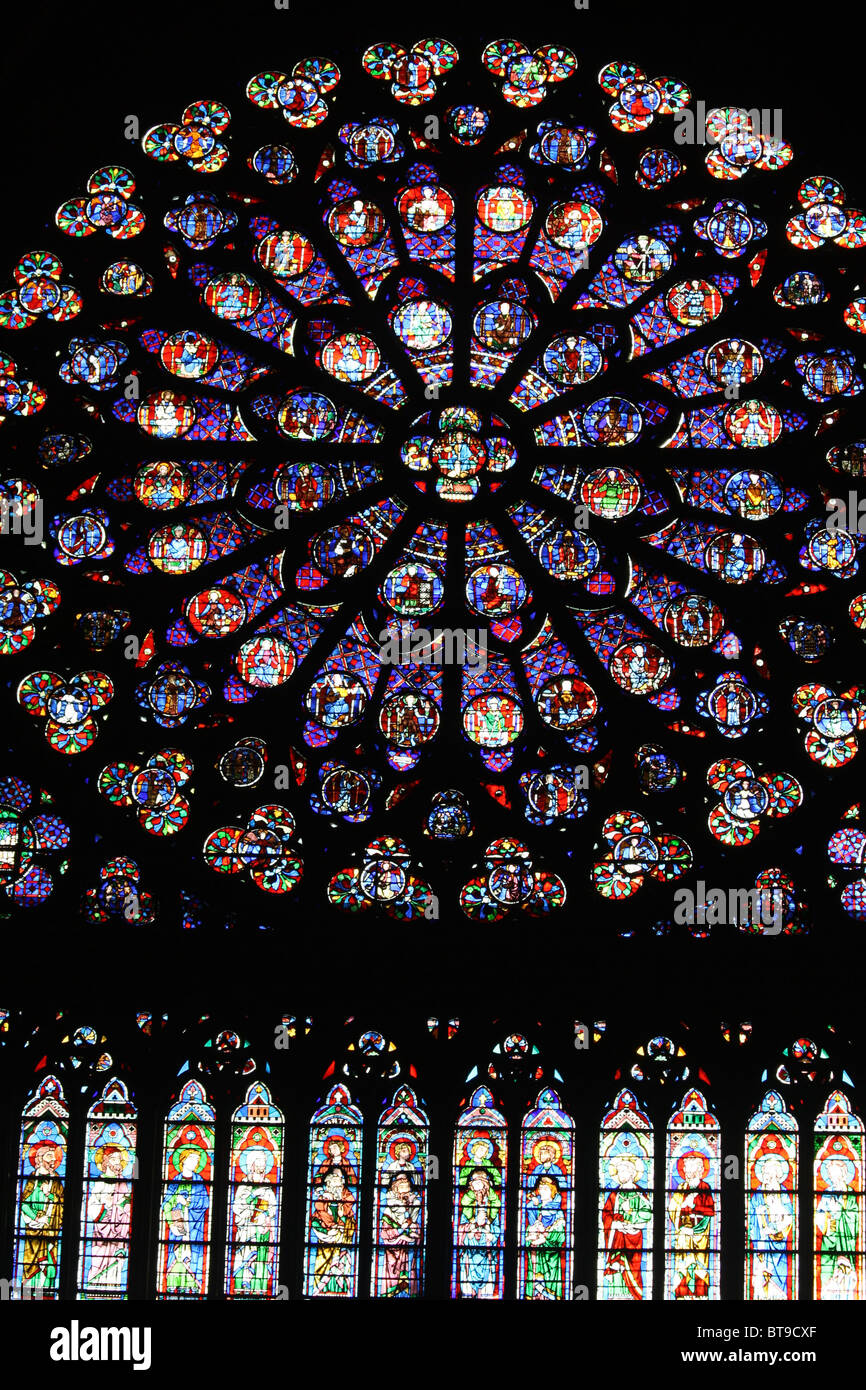 Rose window notre dame hi-res stock photography and images - Alamy