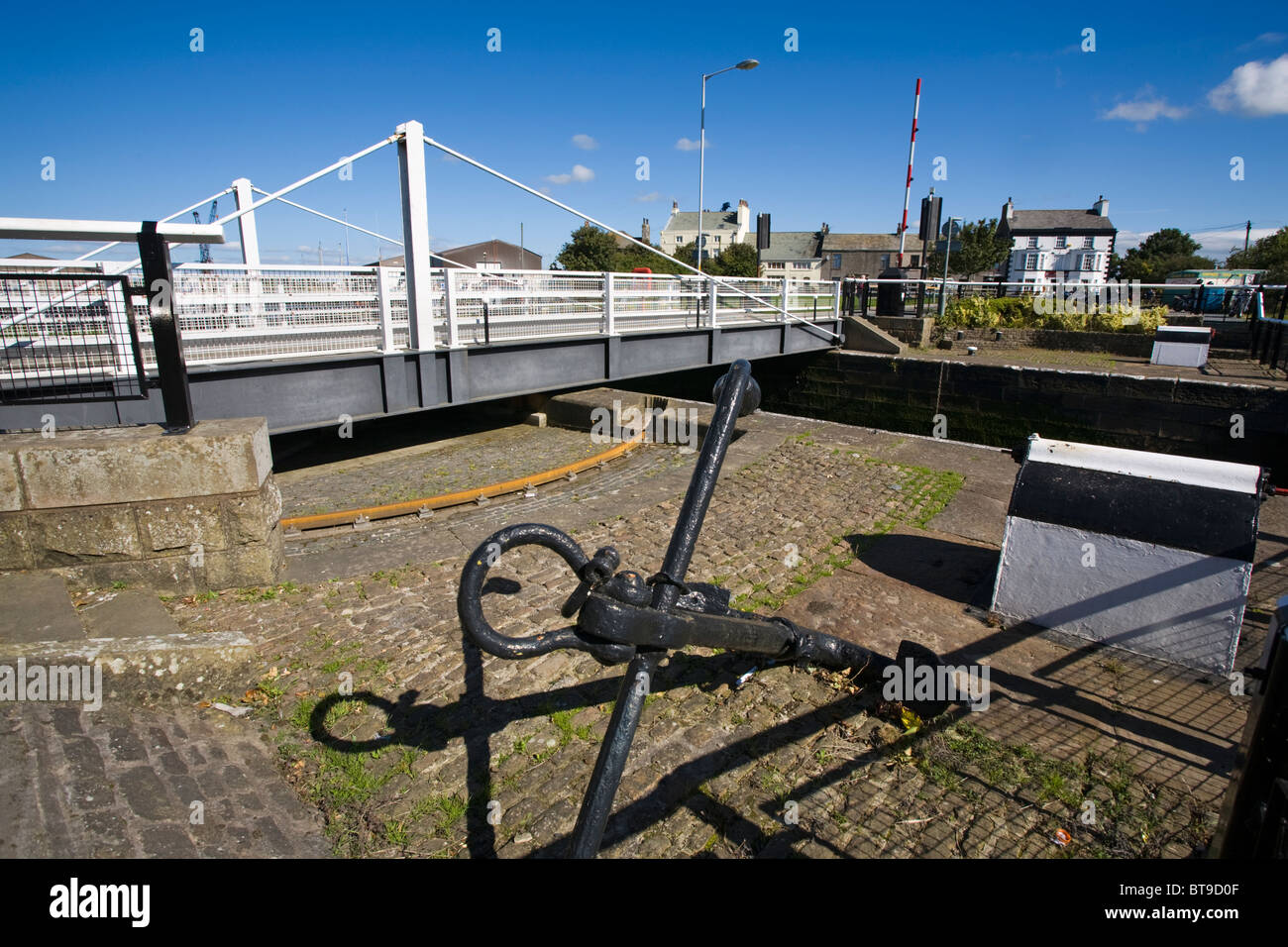 Canal lock swing bridge hi-res stock photography and images - Alamy