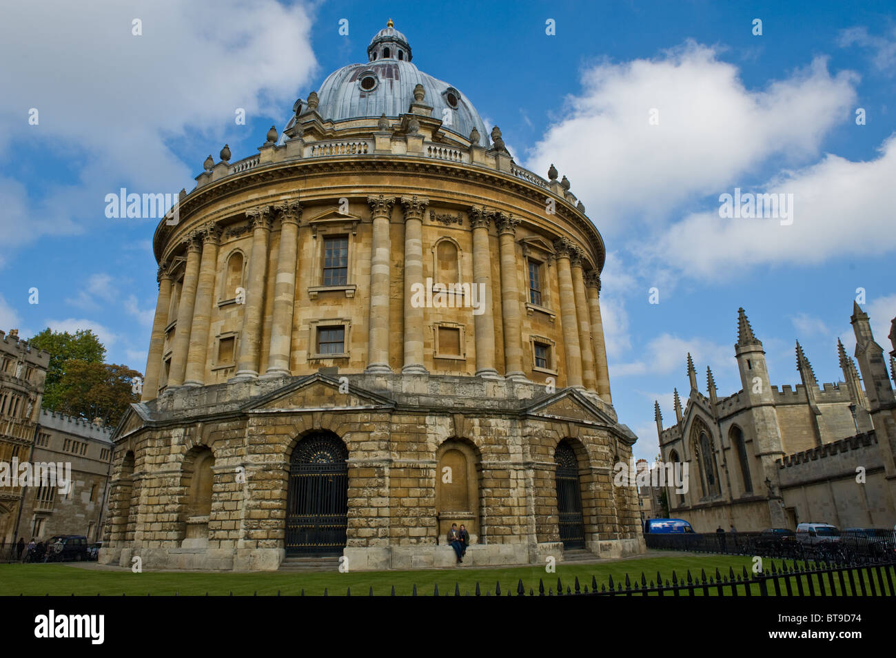 The Radcliffe Camera which sits within Radcliffe Square within the ...