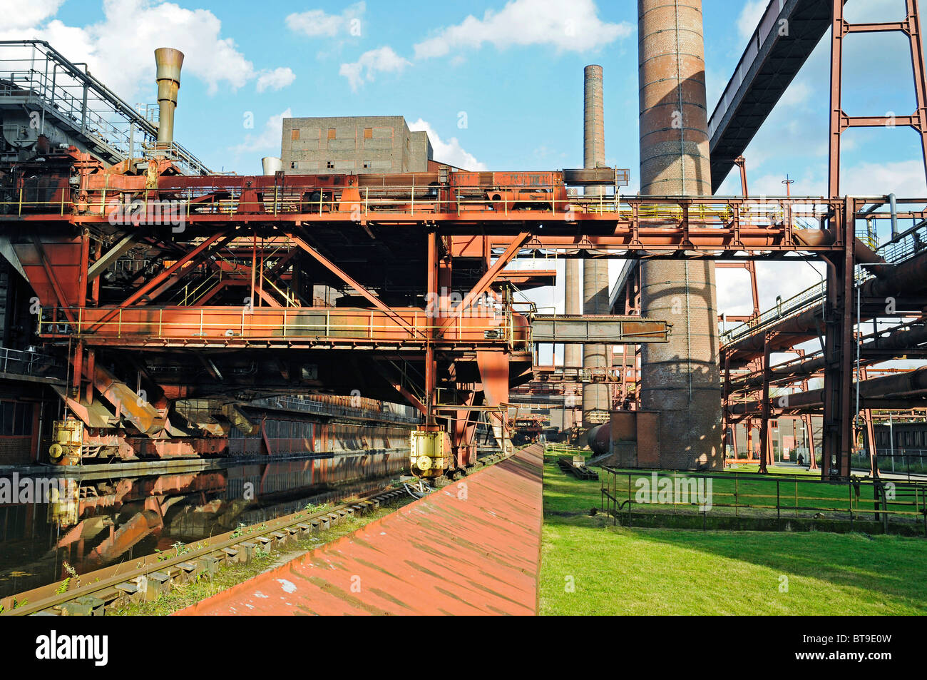 Mining scaffolding hi-res stock photography and images - Alamy