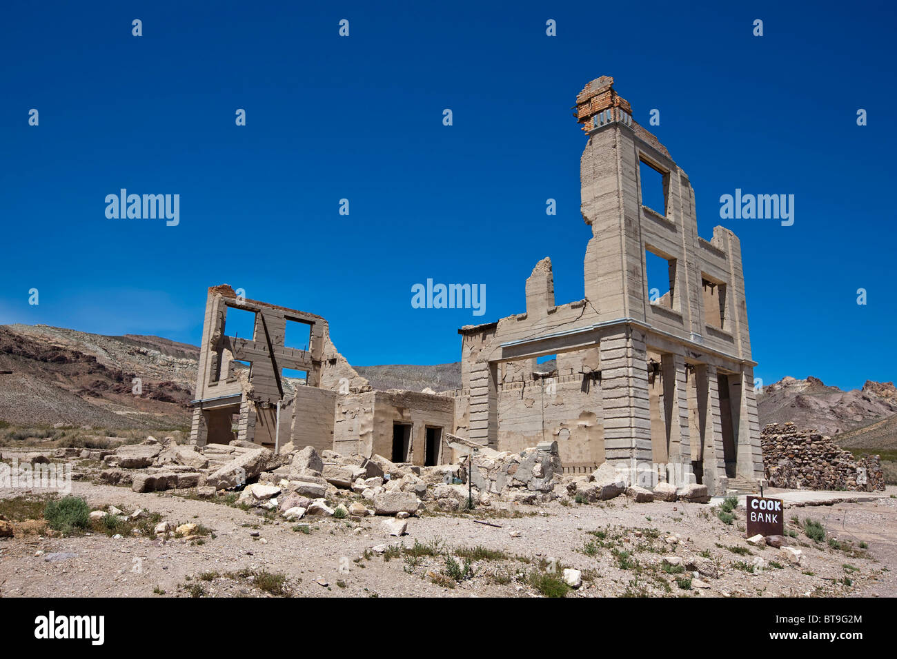 Ruins of the Cook Bank, Rhyolite ghost town, Beatty, Nevada, USA Stock ...